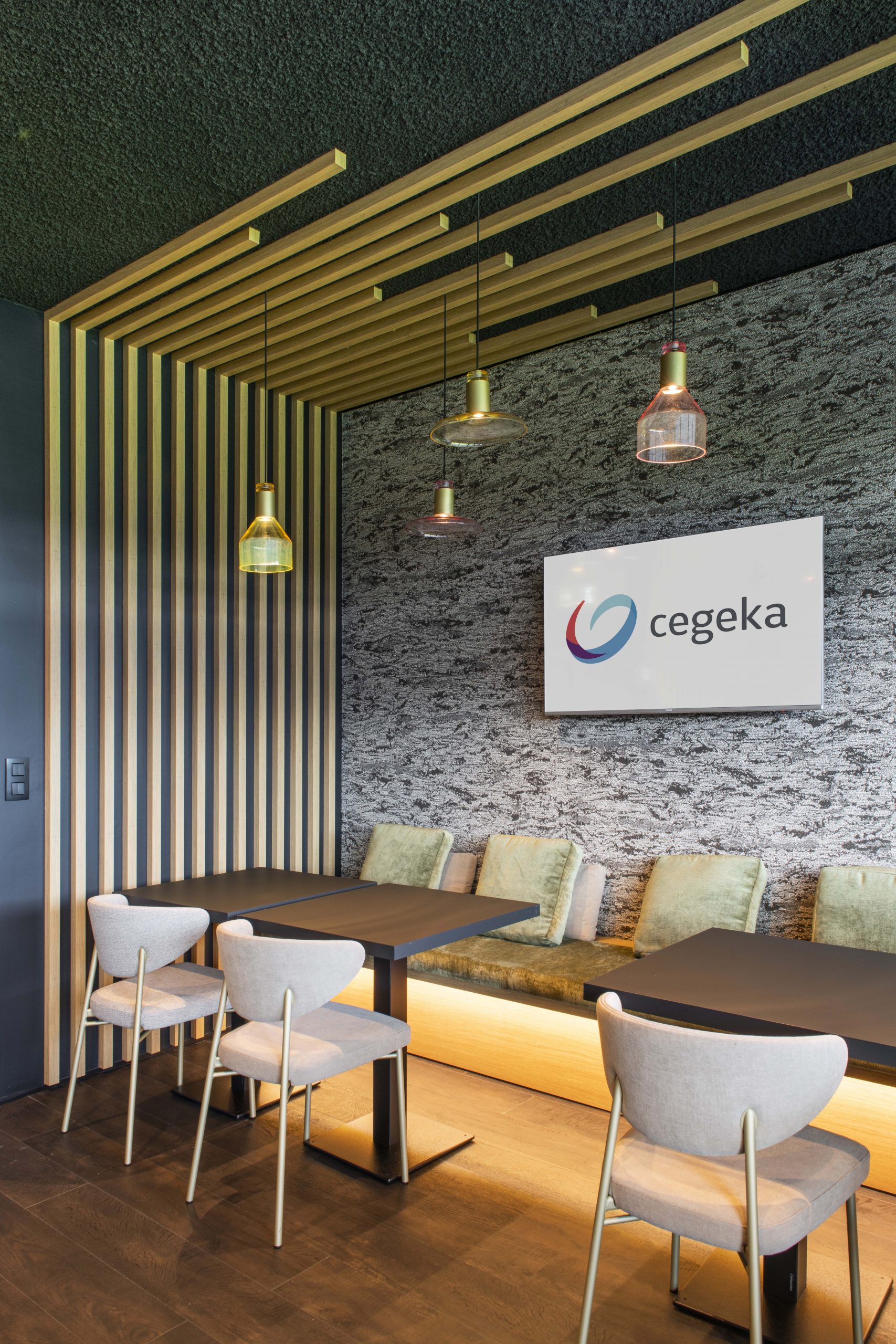 Nieuw interieur voor de Cegeka-loge in het stadion van KRC Genk - Weygers