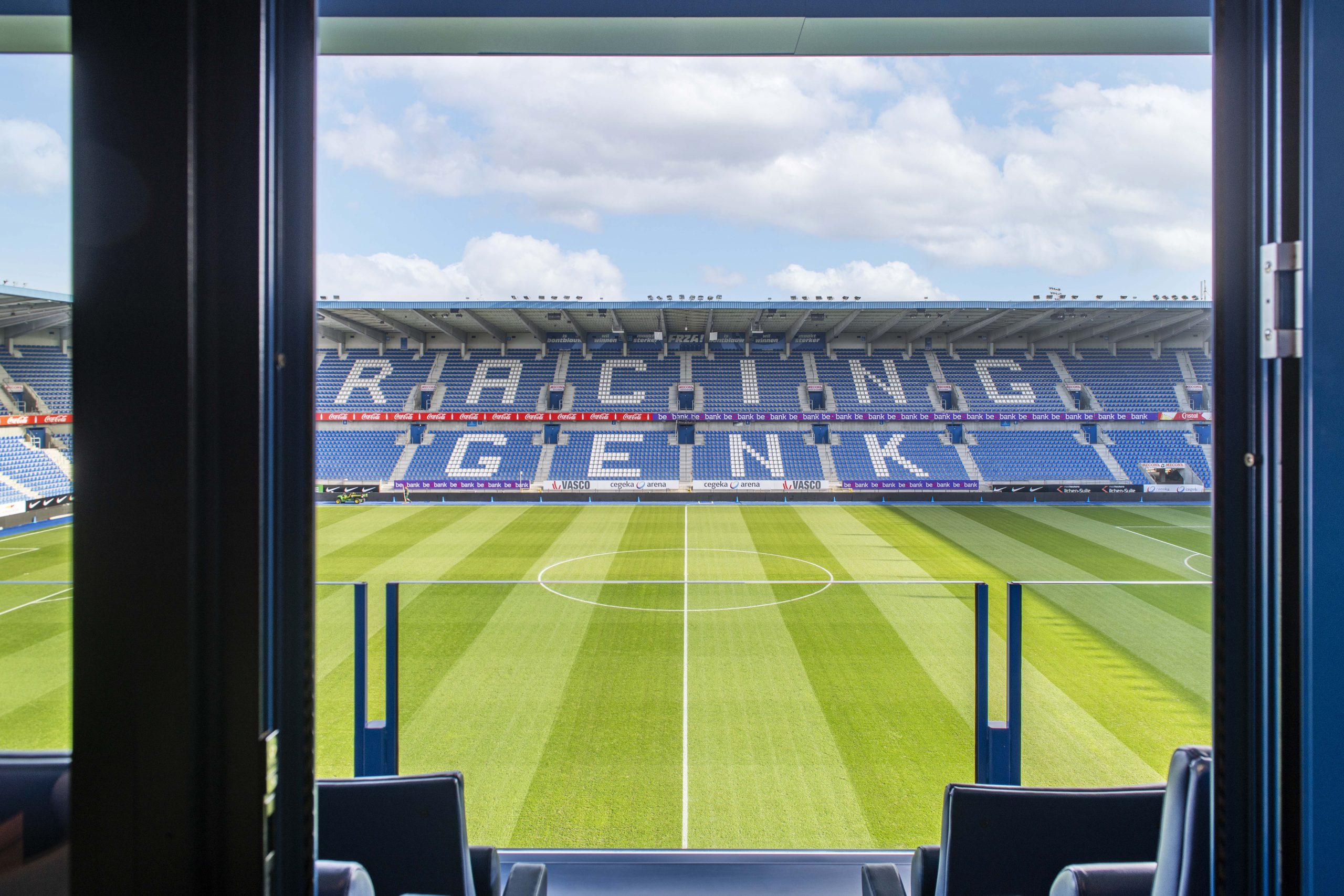 Nieuw interieur voor de Cegeka-loge in het stadion van KRC Genk - Weygers